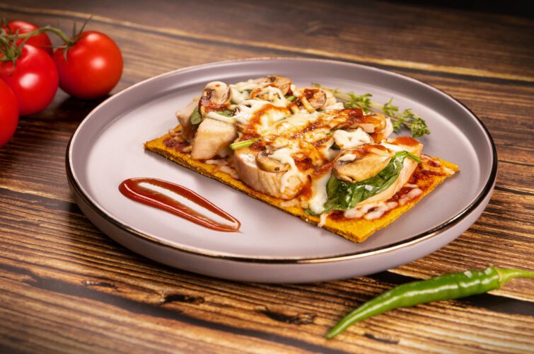 BBQ CHICKEN FLAT BREAD - Foodie Fit